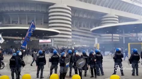Derby Milan Inter Migliaia Di Tifosi Fuori San Siro B Lab Live