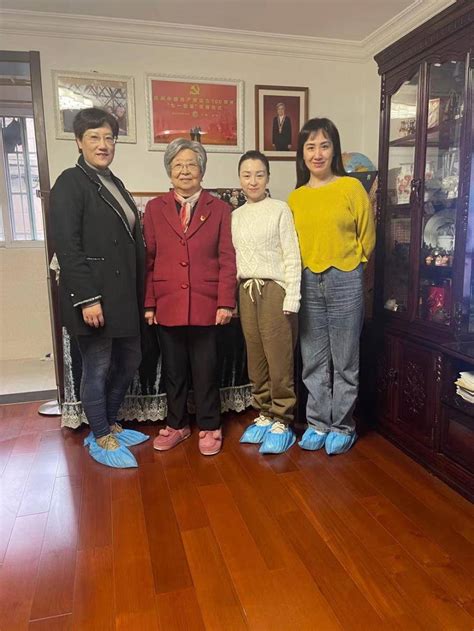 91岁“七一勋章”获得者黄宝妹来看戏，时隔60多年，她再成女主角上海市沪剧小戏