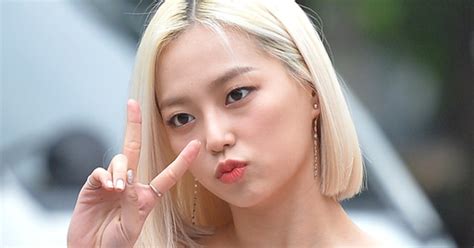 포토 Clc 장예은 깜찍한 브이