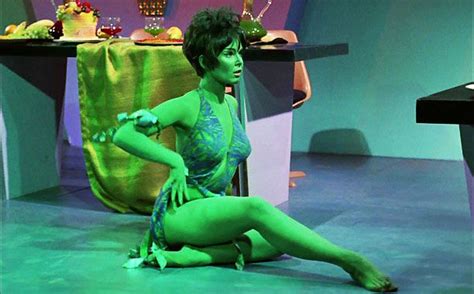 Sexy Aliens 23 Heavenly Bodies From Sci Fi