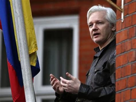 Às Vésperas De Possível Extradição Lula Pede Liberdade De Assange