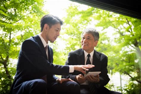 Hrm Five Enabling Successful Reverse Mentoring Hrm Asia