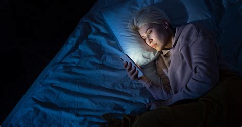 Цифровой детокс как свет от экрана смартфона влияет на лицо