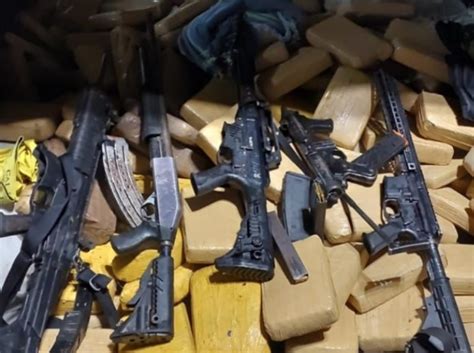 Polícia Do Am Enfrenta Traficantes Captura Mais De 800 Quilos De