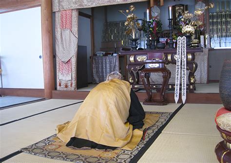 法事の金額いくらかかる？お布施や謝礼など渡し方のマナー マナーの虎