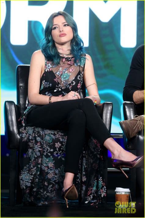 Bella Flores Feet