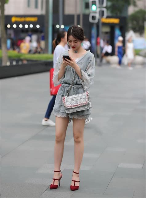 成都街拍，清新怡人穿搭參考，讓你動人心魄一整夏！ 每日頭條