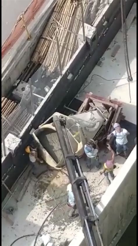 【恐怖意外】日出康城地盤墮石屎斗壓工人 一男身體被壓曲無知覺 香港 Times
