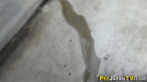Asian Hottie Publicly Peeing Eporner