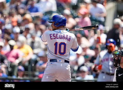 Der New York Mets Infielder Eduardo Escobar 10 Bei Einem MLB Spiel