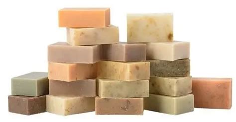 با استفاده از یک دستمال کاغذی خیلی راحت صابون مسافرتی درست کن توی سفر محتاج این ایده میشی