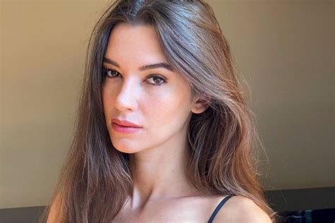 Güzel oyuncu Leyla Lydia Tuğutlu suda doğum yaptı All Magazine