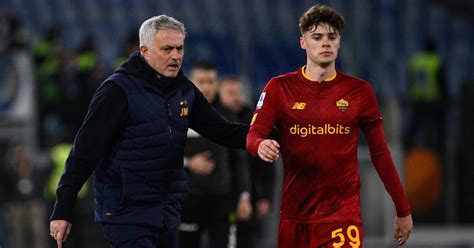 Nicola Zalewski Zostanie W As Roma Na żądanie Trenera Jose Mourinho