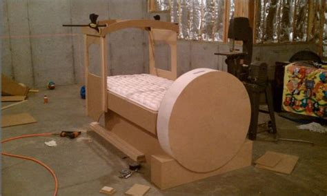 Детская кровать паровоз