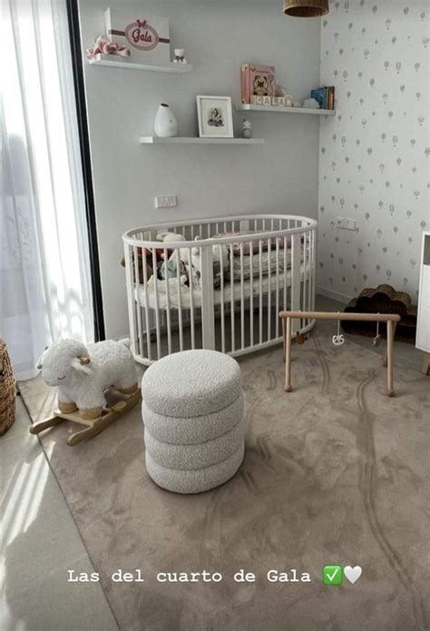 Habitación Con Vestidor Y Decoración Minimalista Violeta Mangriñán