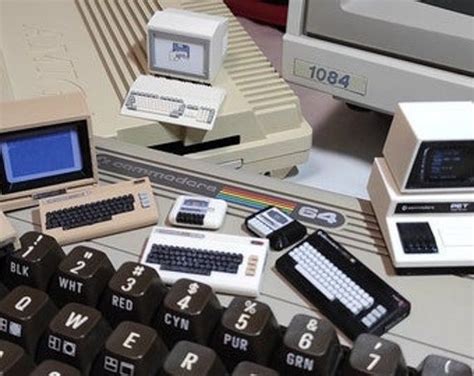 Set Commodore Computers 5 Retro Computers Miniatures Etsy Commodore Computers Floppy