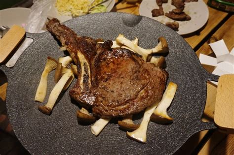 캠핑 고기 토마호크 스테이크 굽기 타지 않게 숯불로 굽는 법 네이버 블로그