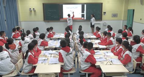 中教云走进都江堰塔子坝中学：数字教材让教师队伍建设“如虎添翼” 知乎