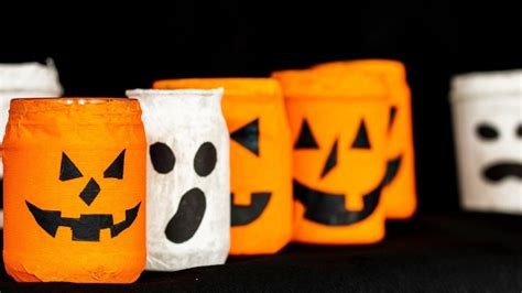 Nu mai arunca borcanele de sticlă Ce poți să faci cu ele de Halloween