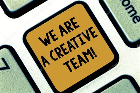 Signo De Texto Que Muestra Que Somos Un Equipo Creativo Foto