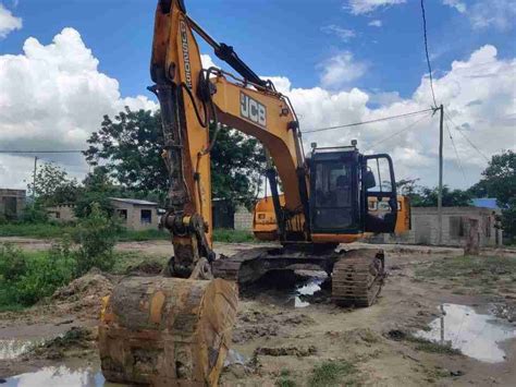 TRACKED EXCAVATOR Machine Mode JCB JS205LC For Sale UMOJAAA