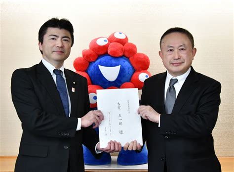 「流通・サービス業の発展に向けた要望」を古賀友一郎・経済産業副大臣に手交しました｜東商の活動 ｜東京商工会議所