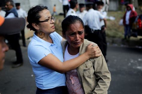 Le Guatemala Choqué Après La Mort De 33 Adolescentes Dans Un Incendie