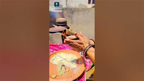 मिट्टी के चूल्हे पर बनी बाजरे की रोटी तड़के वाला रायता और सिलपट्टे वाली