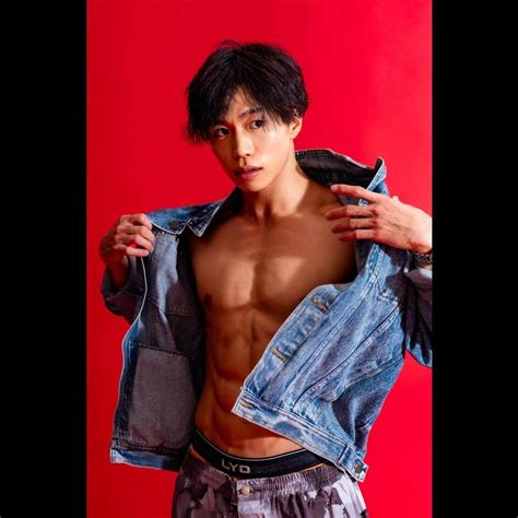梶原颯さんのインスタグラム写真 梶原颯instagram「赤も好きやからお気に入り💪🐤🔥 I Like Red Alsoso I