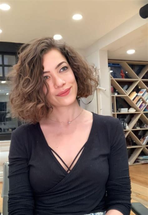 10 Charming Curly Bob Hairstyles To Inspire You