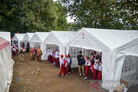 Hari Sekolah Pertama Di Lokasi Bencana Gempa Cianjur