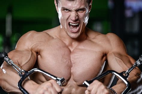 근육 질의 잘생긴 체육 보디 피트 니스 모델 다이어트에 체육관에서 운동 후 포즈 강사에 대한 스톡 사진 및 기타 이미지 강사 건강관리와 의술 건강한 생활방식 Istock