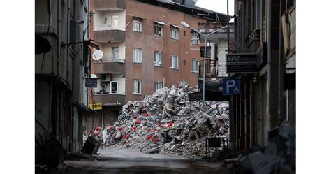 Турция спира спасителните операции в 9 от 11 те засегнати провинции