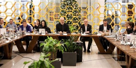 Rama mbledh kabinetin dhe krerët e bashkive të PS së në Shkodër Konica al