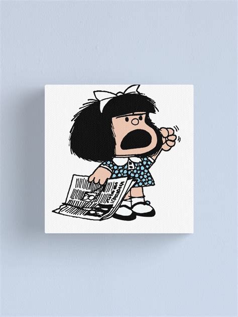 Lienzo Mafalda enojada con periódico y puño levantado historieta quino