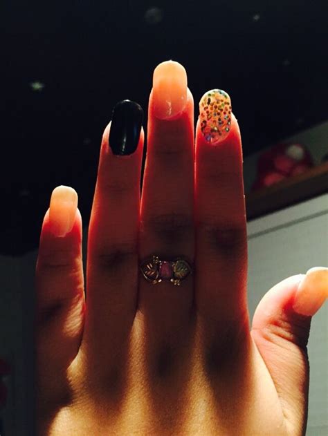 Black Nude Glitter Nails Glitter Nails Nude Black Black People Glittery Nails