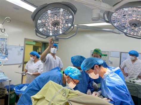 ХӨСҮТ д анх удаа дурангаар бөөр авах мэс засал хийлээ Subeedei Mn