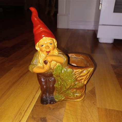 Se Produkter Som Liknar Söt Liten Tomte Med Kruka Ori På Tradera