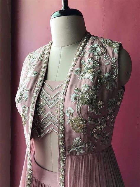 Pin By Trishas Choice On Fashion Ka Jalwa Designer Dresses Indian