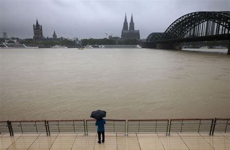 Hochwasser An Flüssen In Der Eifel Und Im Sauerland