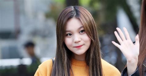 여자친구 엄지 점점 예뻐지네