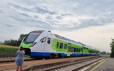 EAV Inaugurati I Nuovi Treni Per La Tratta Napoli Piedimonte Matese