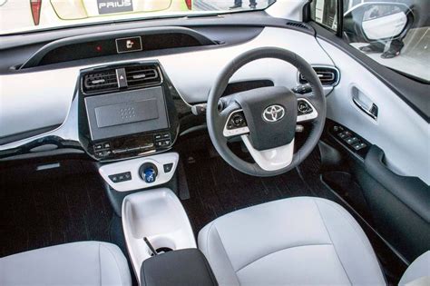 Буруу рультэй 10 аас дээш жил насжилттай машины импортыг хориглох хууль хэлэлцэнэ