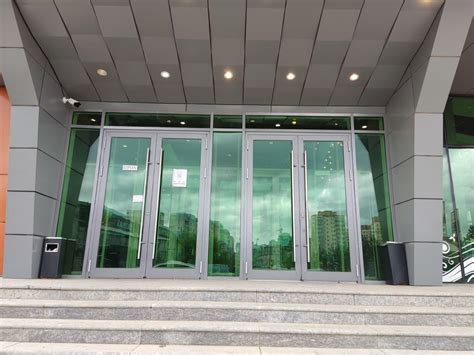 Хөнгөн цагаан цонх хаалга