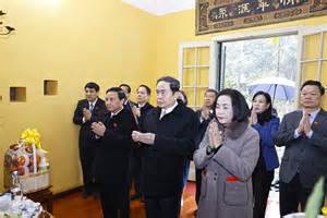 Chủ Tịch Quốc Hội Trần Thanh Mẫn Dâng Hương Tưởng Nhớ Chủ Tịch Hồ Chí