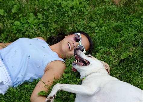 10 Reasons Why You Should Absolutely Date A Girl Who Loves Her Dog