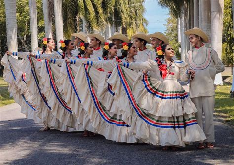 Traje Indígena De Intibucá
