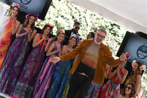 Benito Fernández Desfila Por Primera Vez En Ciudad De México