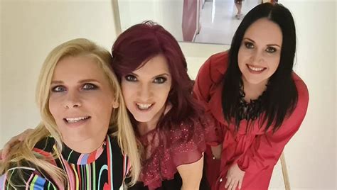 Irena Vrčkovnik Anika In Tinkara Sta Jo Oblekli Slovenske Novice
