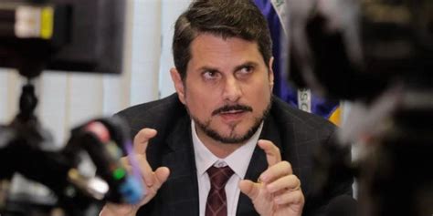 Brasil Senador Marcos do Val confessa em vídeo manipulação de notícias sobre golpe de estado